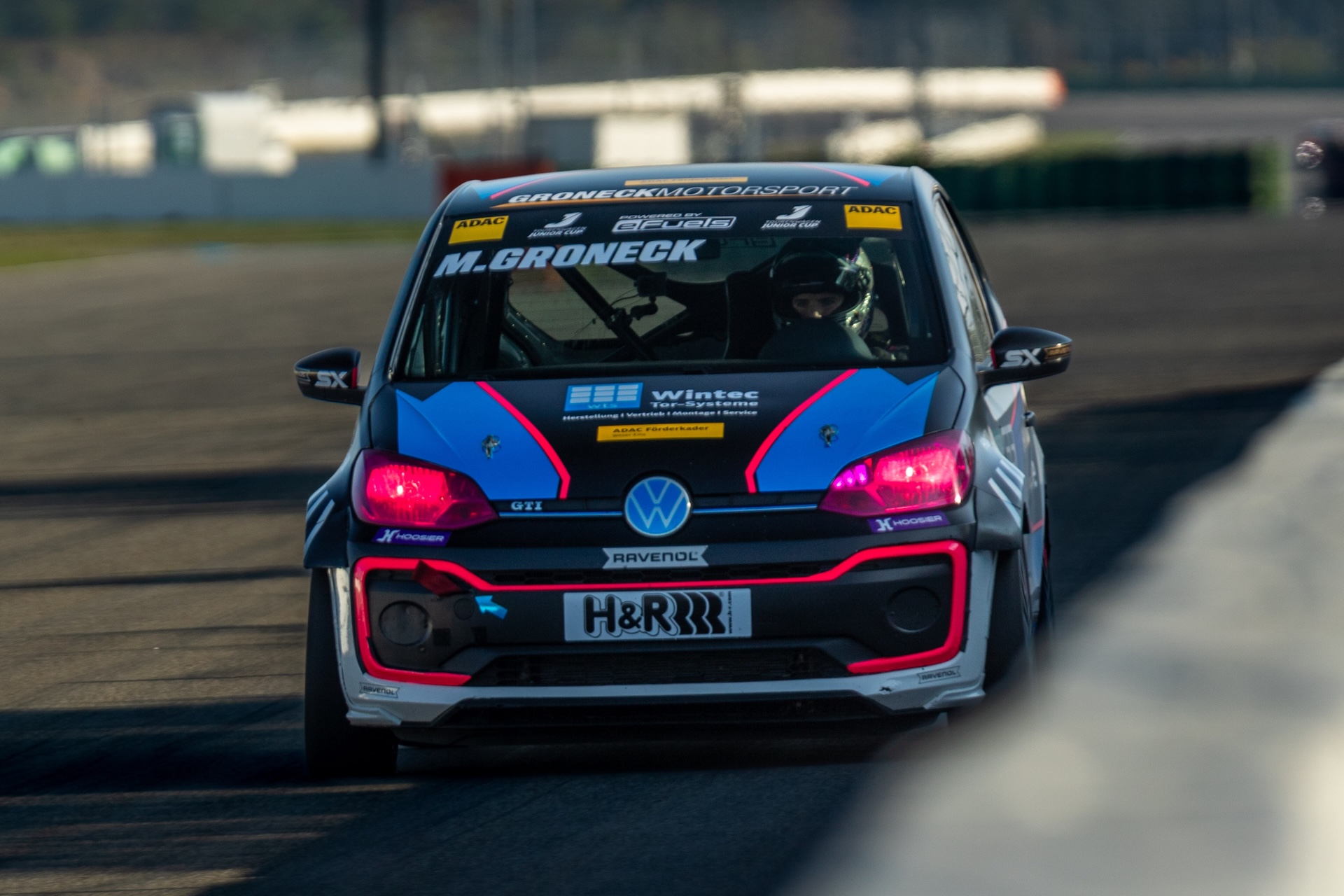 GRONECK LÄSST AUF SIEG ÜBERRAGENDE POLE FOLGEN | ADAC Tourenwagen ...
