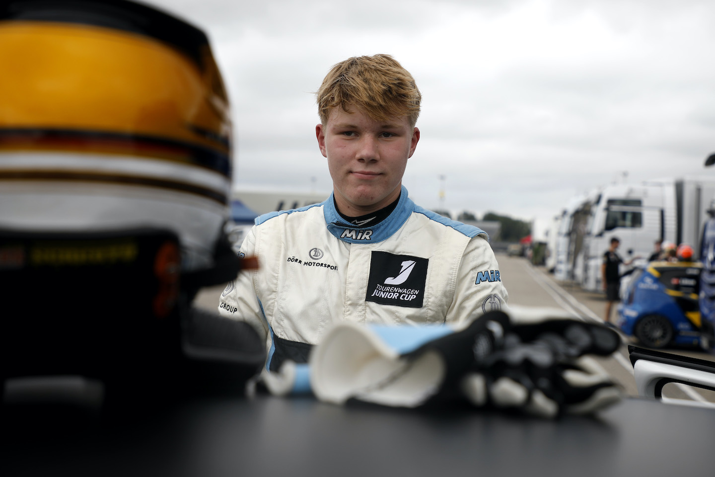 "ZIEHT EUCH WARM AN": LEON ARNDT HAT EINE RECHNUNG OFFEN | ADAC Tourenwagen Junior Cup